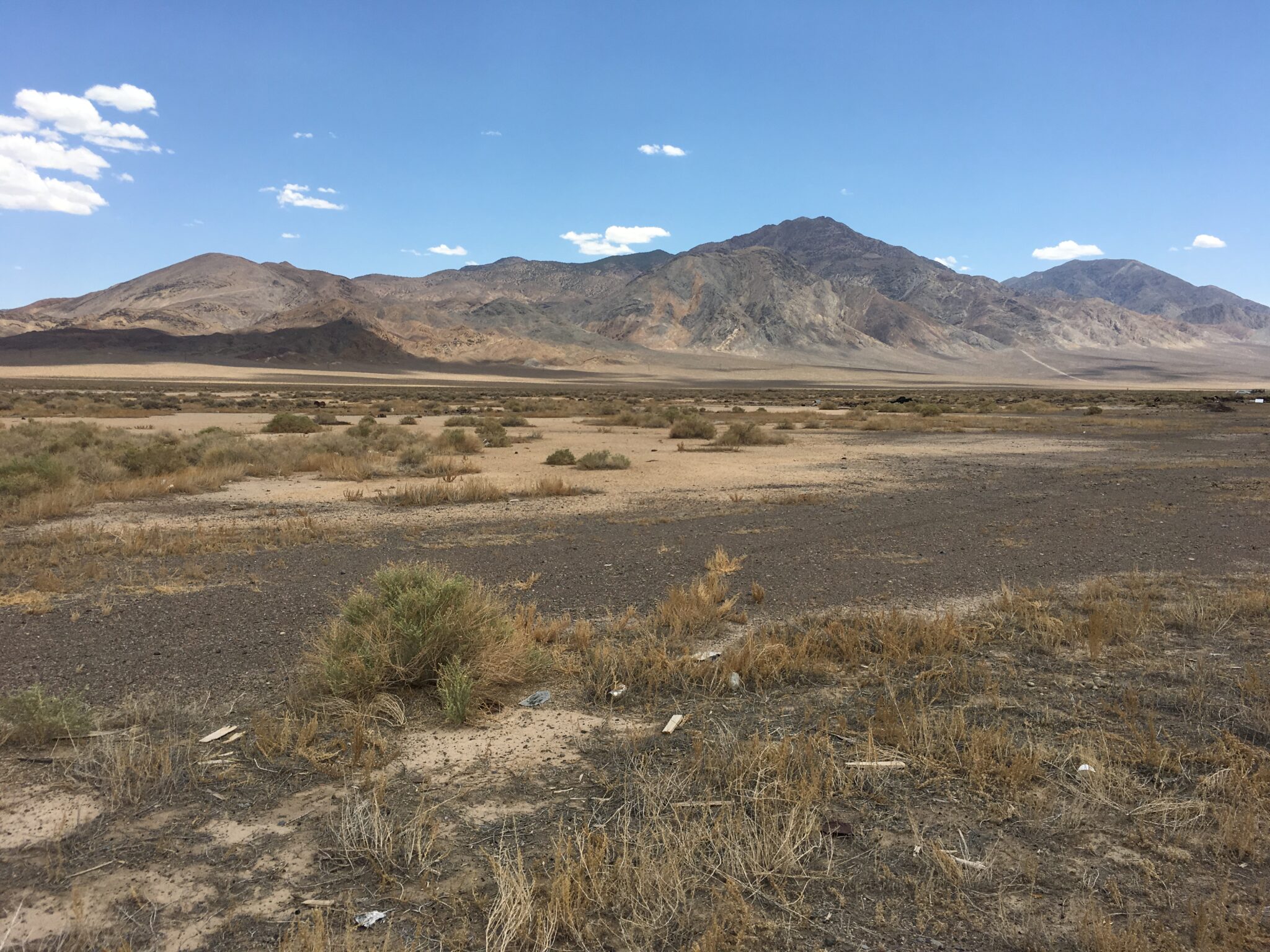 Mina Nevada – Ghost town beauty under Pilot Mountains