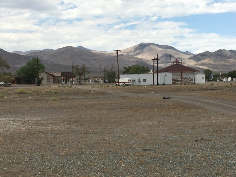 Mina Nevada – Ghost town beauty under Pilot Mountains